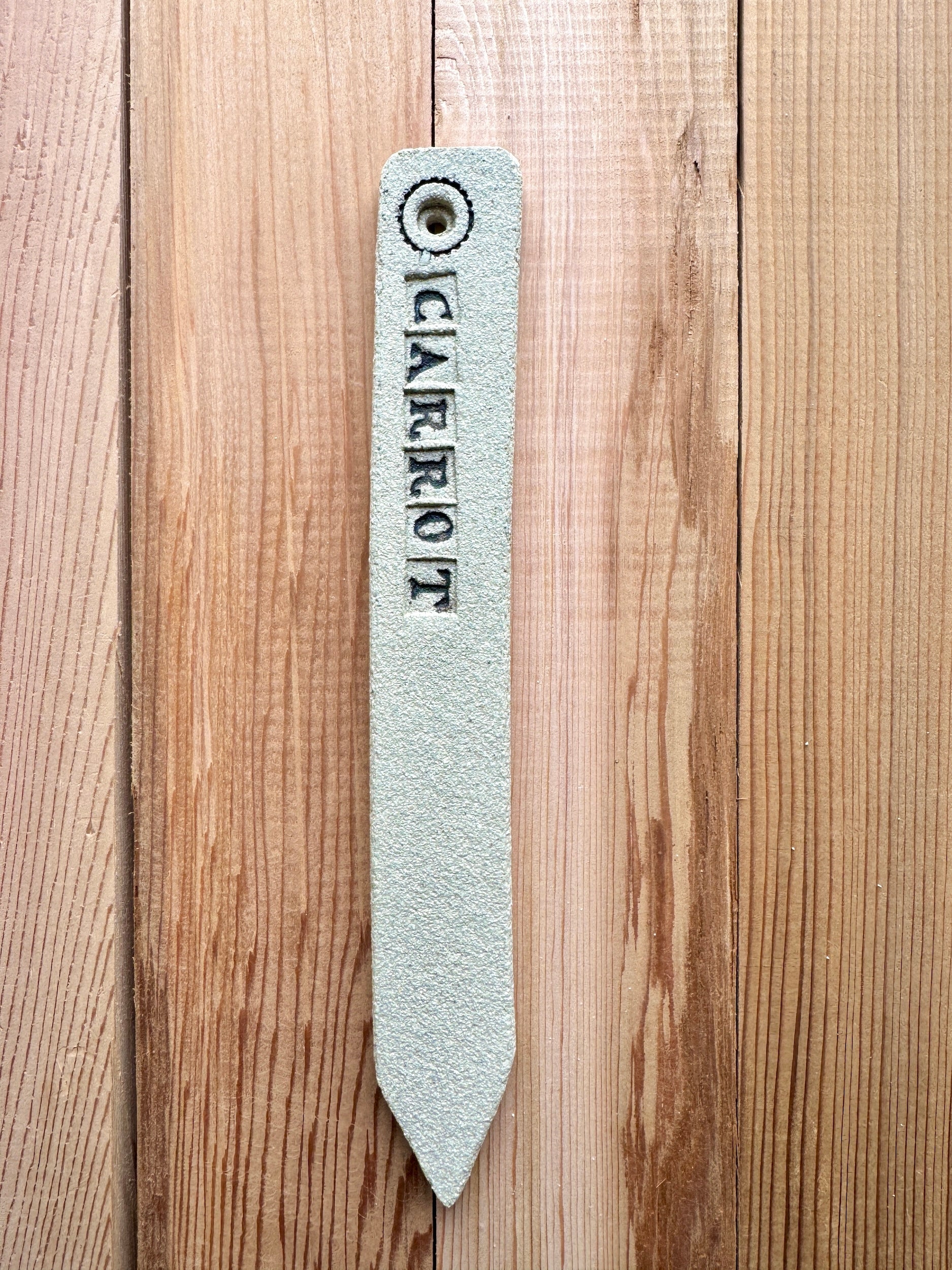 'Carrot' Handmade Stoneware Plant Label – Dan Cooper Garden