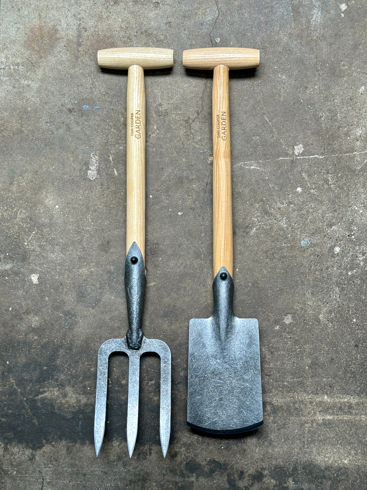 Signature Hand Spade, T Handle – Dan Cooper Garden