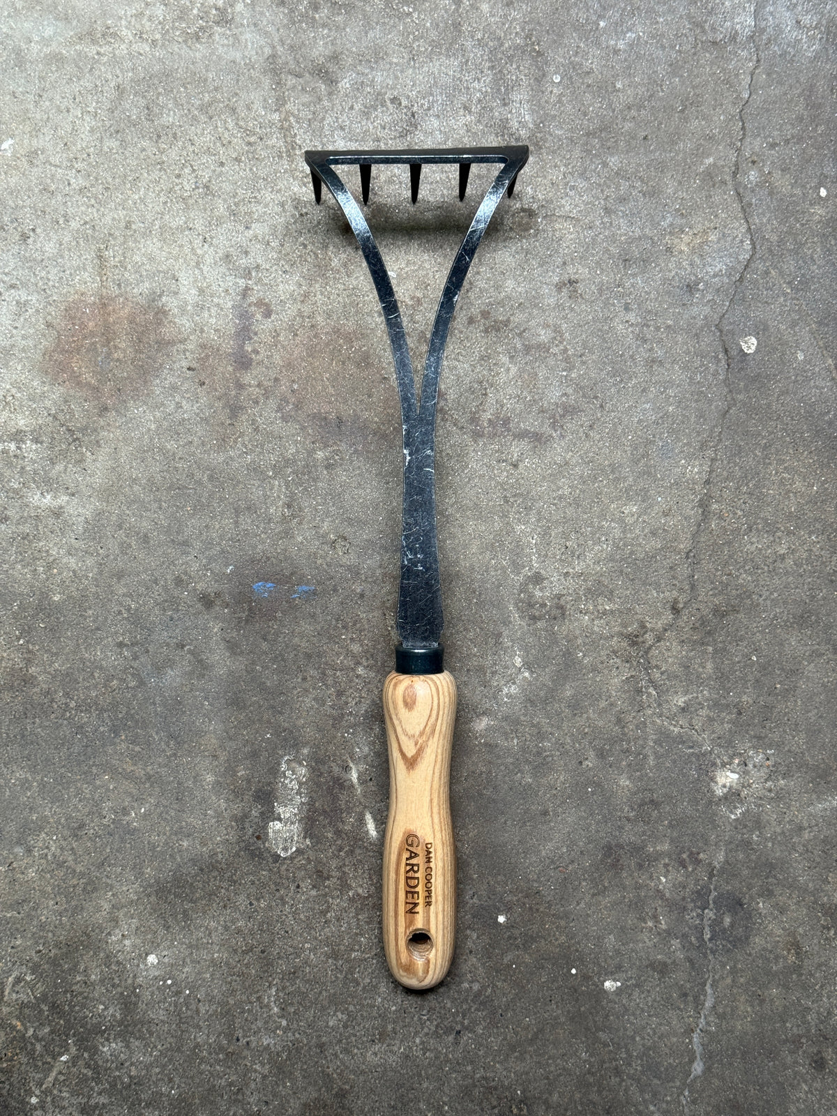 Signature Hand Rake – Dan Cooper Garden
